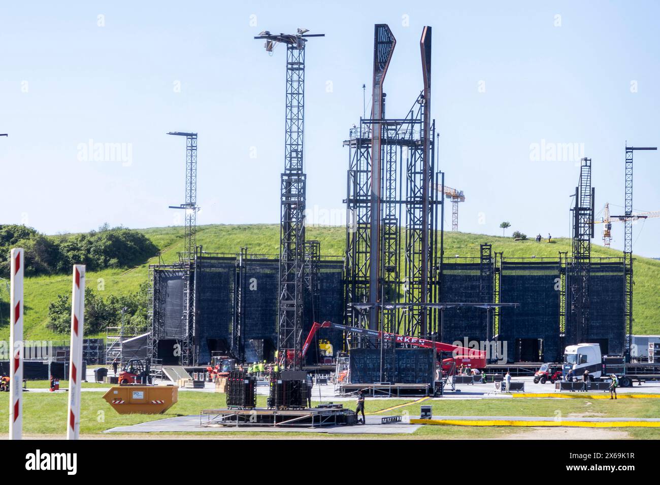Bühnenaufbau für die vier Rammstein Konzerte in der Rinne Dresden. Zwei ...