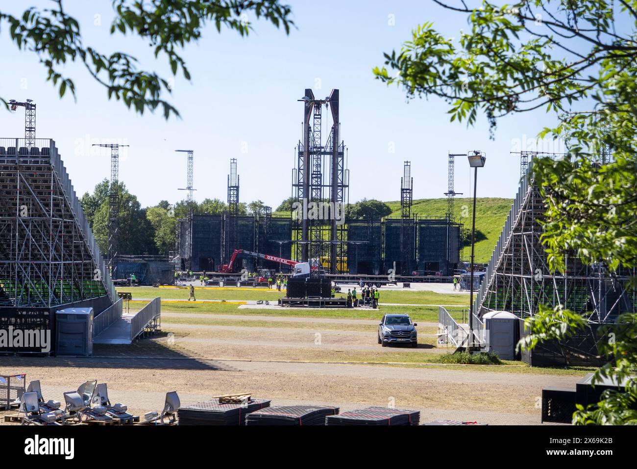 Bühnenaufbau für die vier Rammstein Konzerte in der Rinne Dresden. Zwei ...