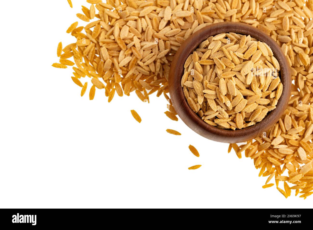 Risoni, uncooked pasta - Organic dried orzo in the bowl Stock Photo - Alamy