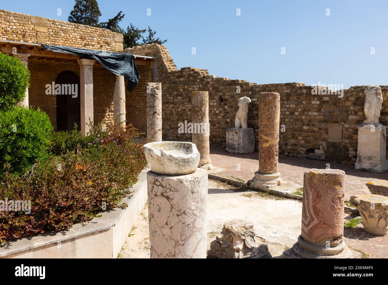 Fragments walls ancient roman hi-res stock photography and images - Alamy