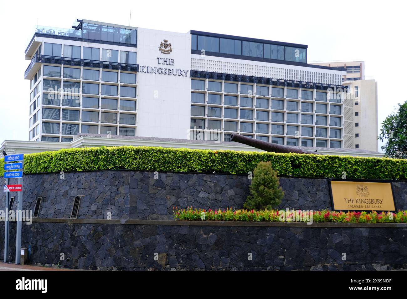 World Trade Center Kingsbury Colombo, modern architectural solutions ...