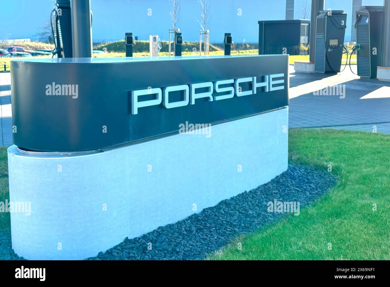Porsche Charging Lounge Bingen am rhein, Power Charger electric vehicle ...