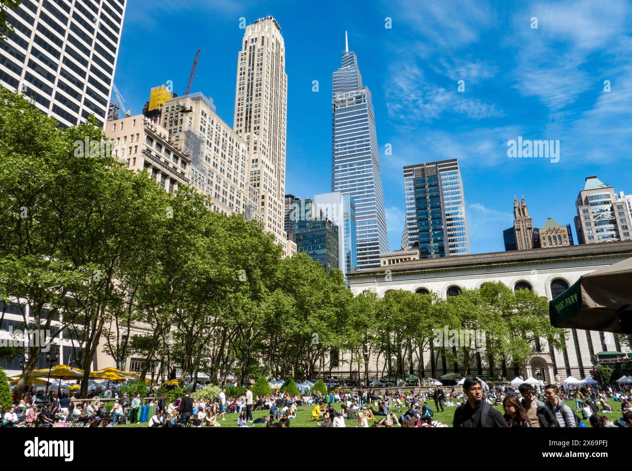 Tourists and New Yorkers enjoy the urban oasis Bryant Park in Midtown ...