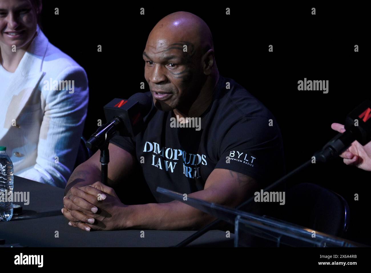Mike tyson boxing hi-res stock photography and images - Alamy