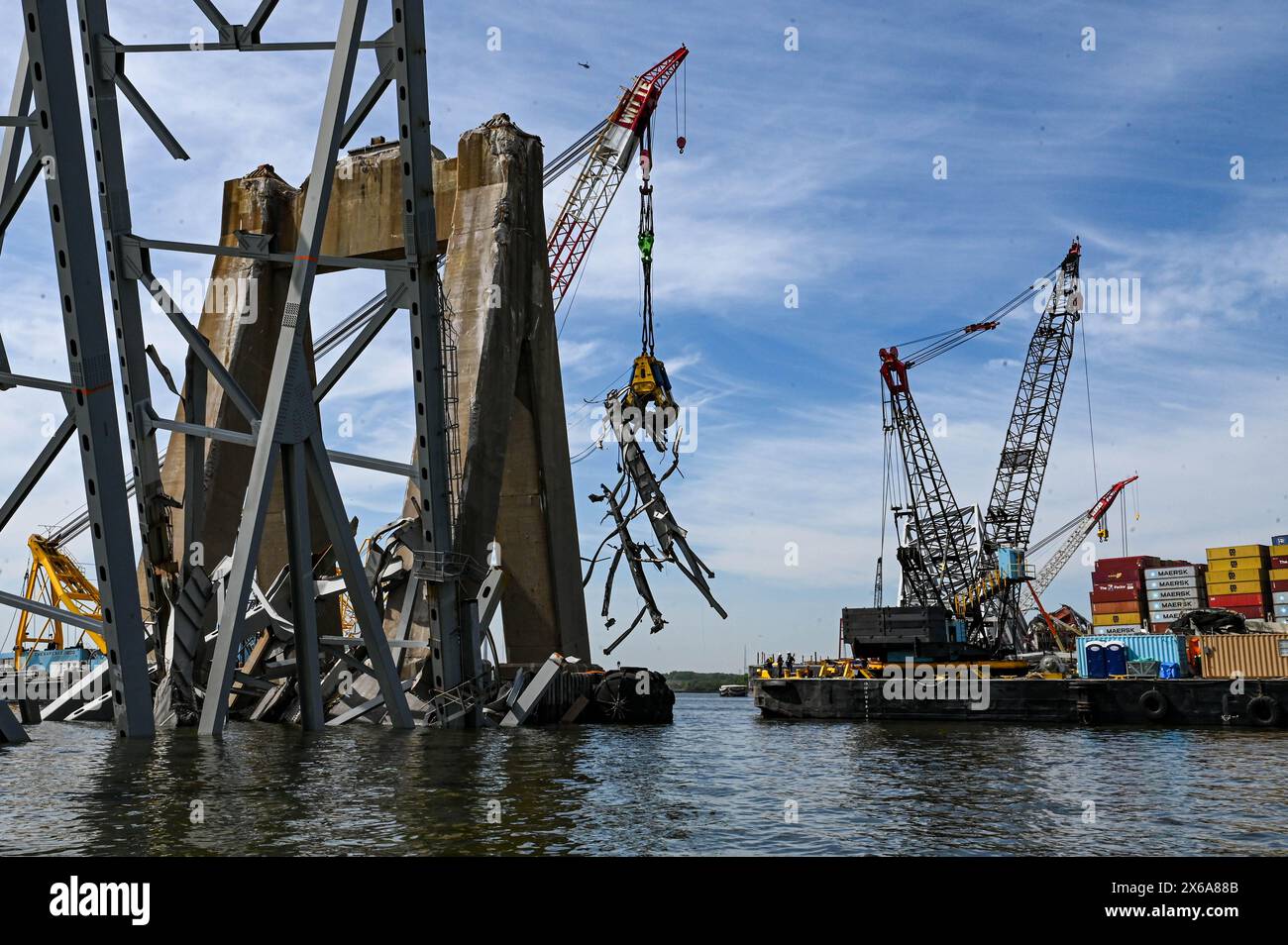 BALTIMORE (April 30, 2024) A 1,000 tonne grab lifts a portion of the ...