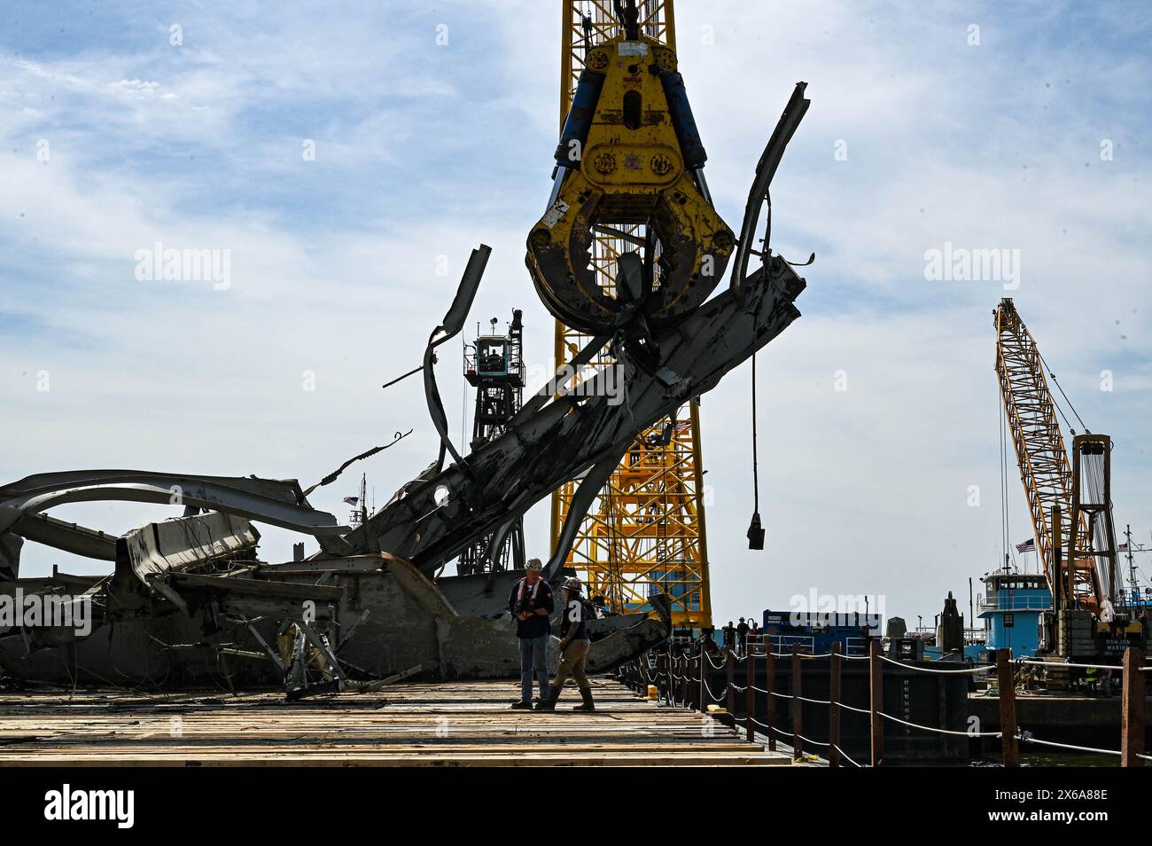 BALTIMORE (April 30, 2024) A 1,000 tonne grab lifts a portion of the ...
