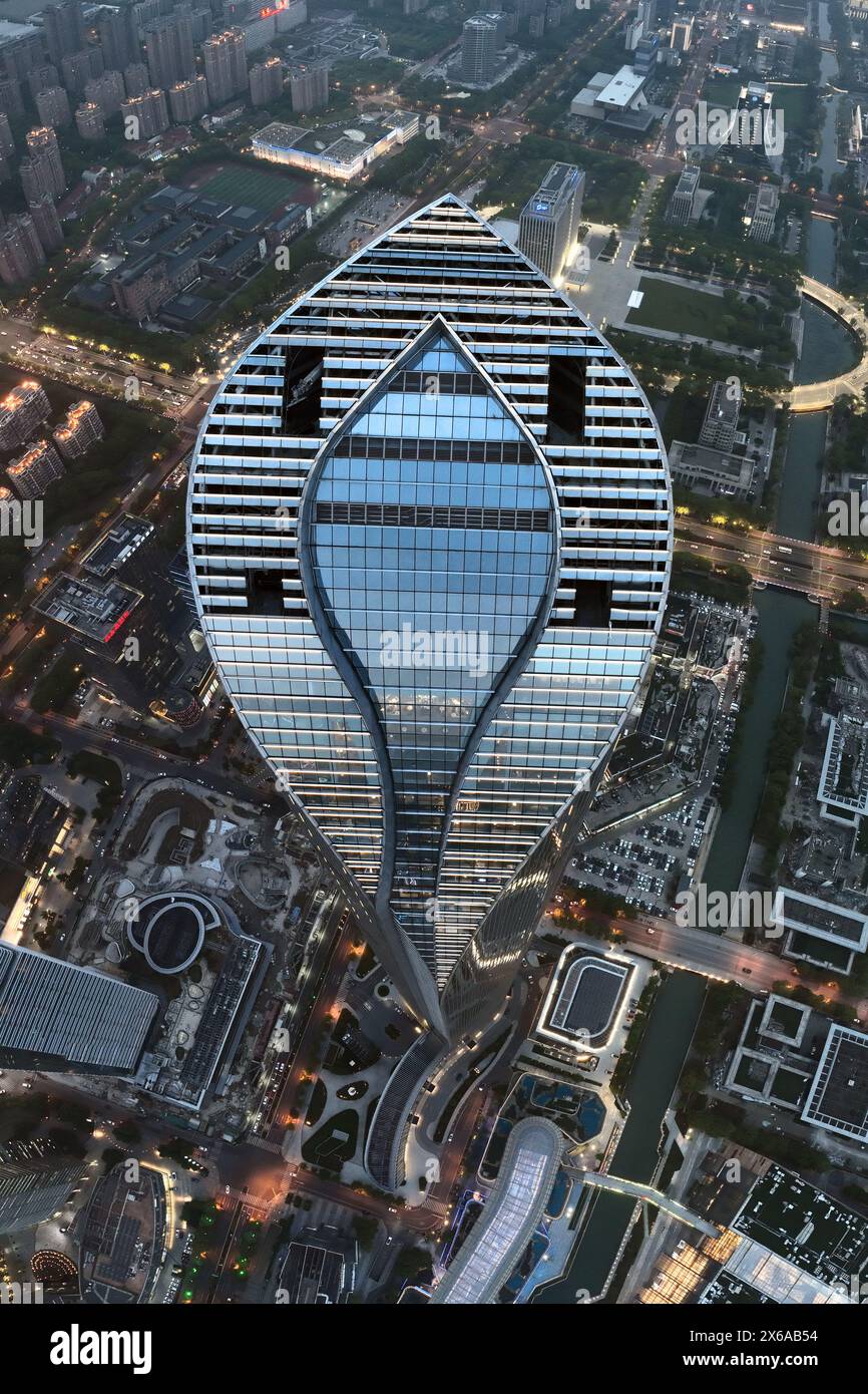 Drone flyover of the Suzhou IFS skyscraper and mall in Suzhou, China ...