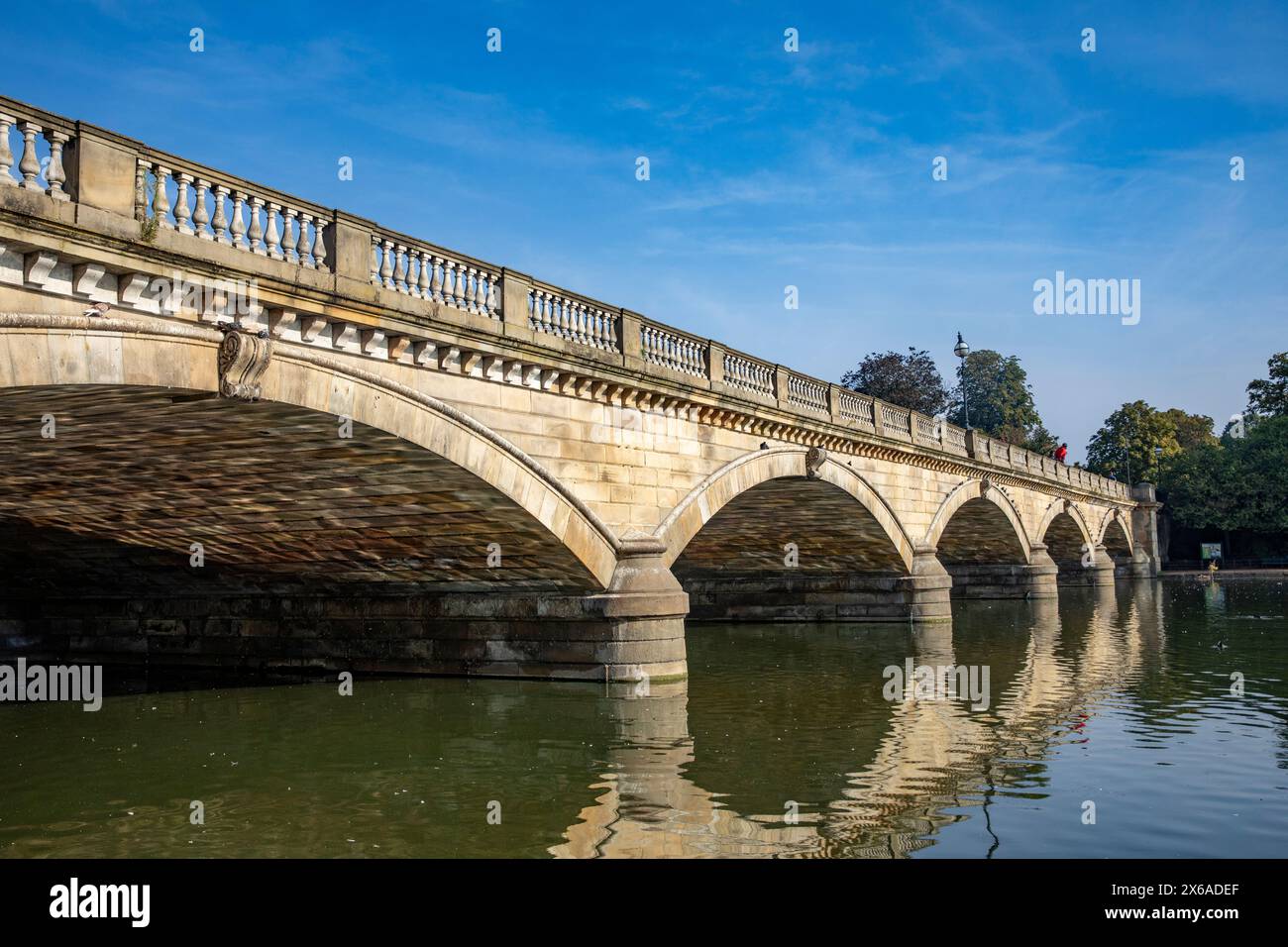Hyde Park London sunny autumn morning, Long Water to The Serpentine ...