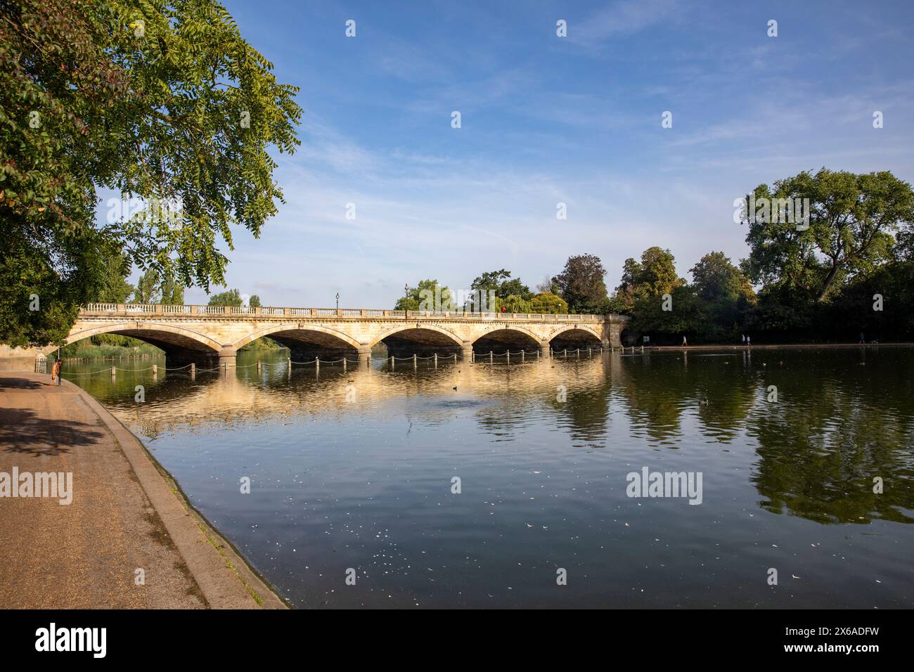 Hyde Park London sunny autumn morning, Long Water to The Serpentine ...