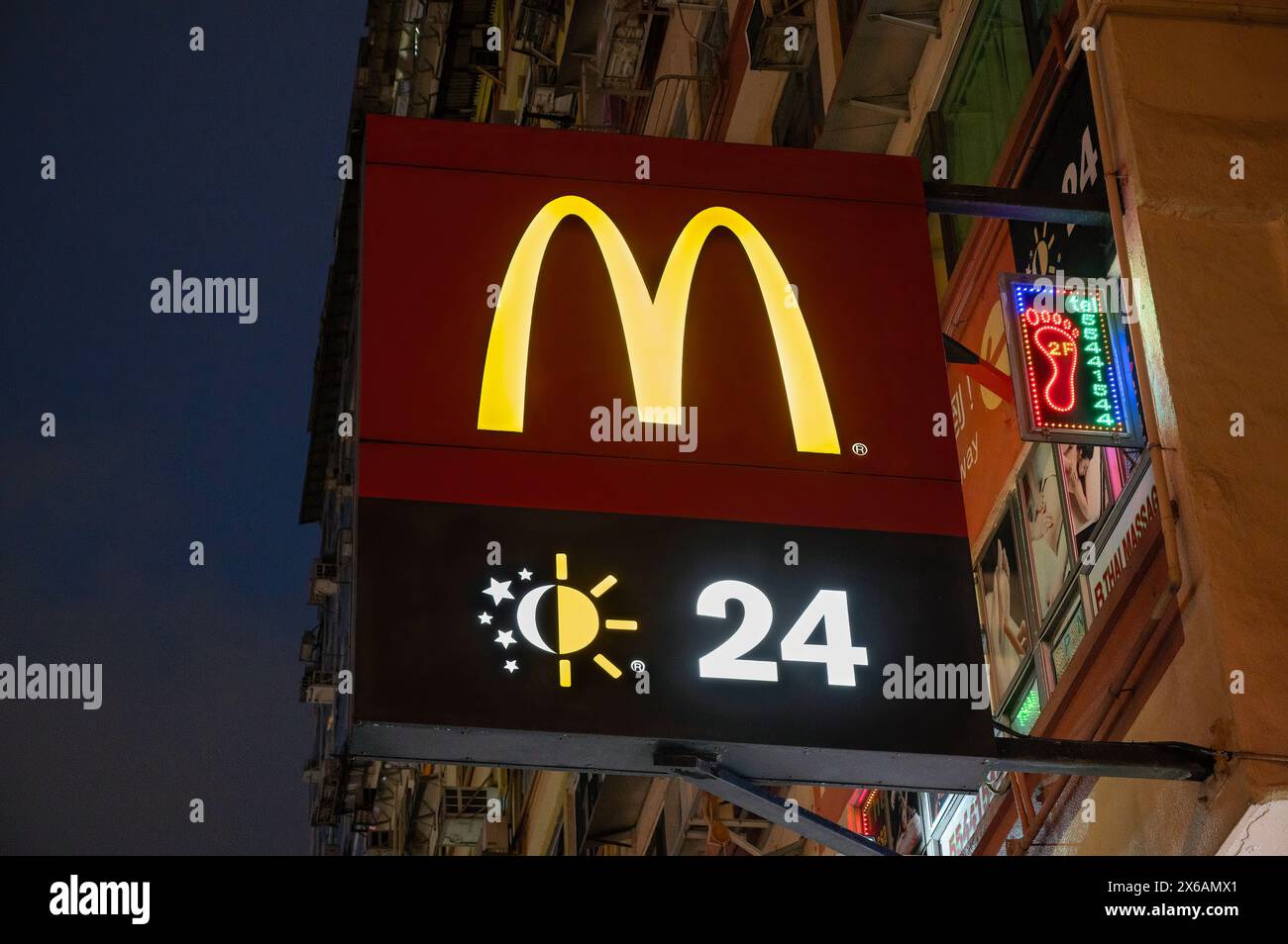 Open 24 hour hi-res stock photography and images - Alamy