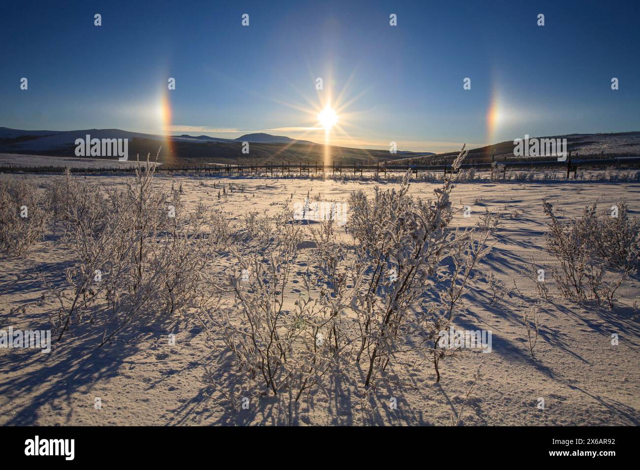 Halo effect, optical phenomenon, sun, cold, Dalton Highway, Alaska, USA ...