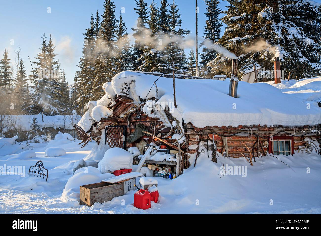 Cozy old log cabin in winter, Wiseman, Brooks Range, Alaska, USA Stock ...