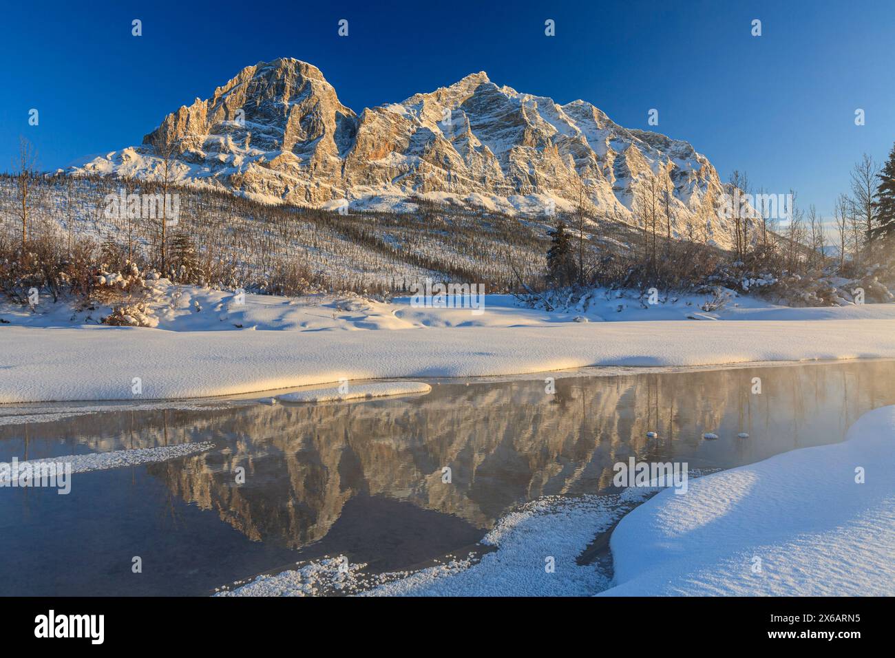 Brooks mountain range hi-res stock photography and images - Alamy