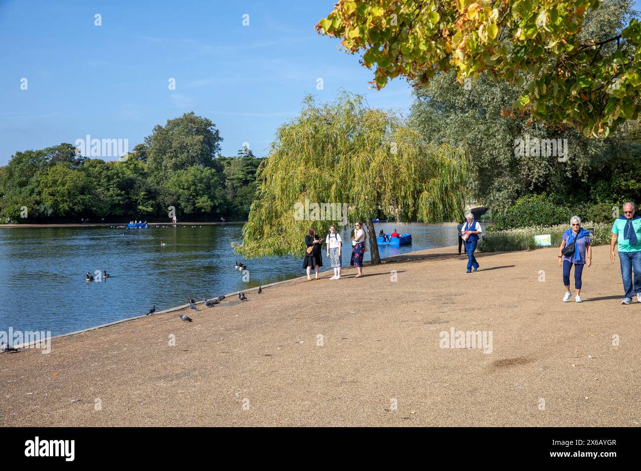 the-serpentine-lake-in-hyde-park-london-people-walking-strolling
