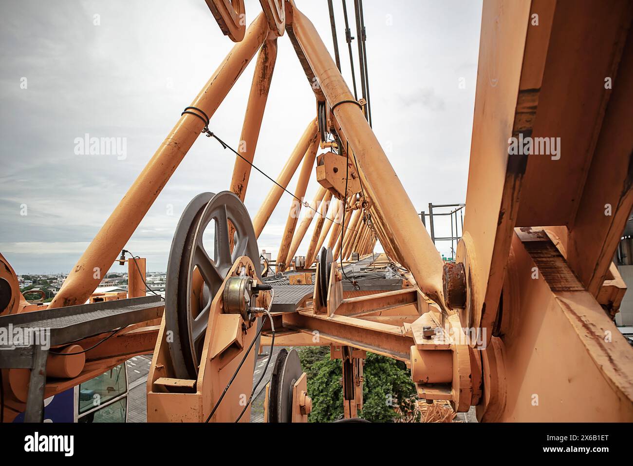 Check the tower crane load sensor for weight at the pulley of the front ...