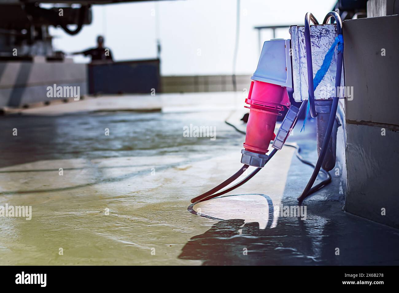 power plug for providing power to gondola and tower crane at the ...