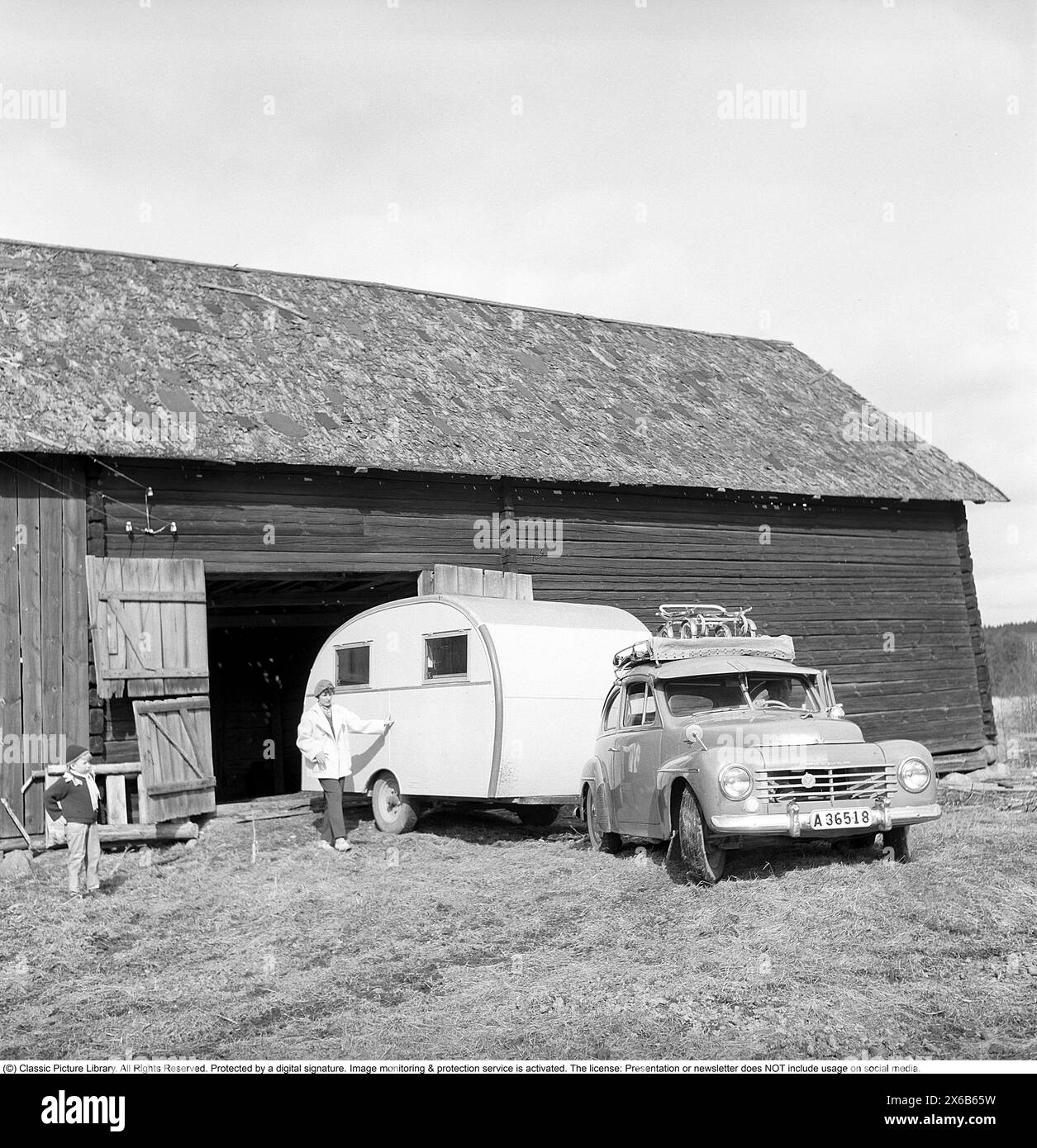 1950s winter vacation hi-res stock photography and images - Alamy