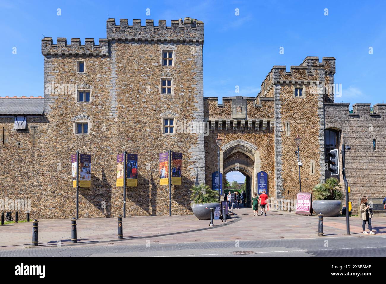 Cardiff Castle South Gate, Cardiff, Wales Stock Photo - Alamy