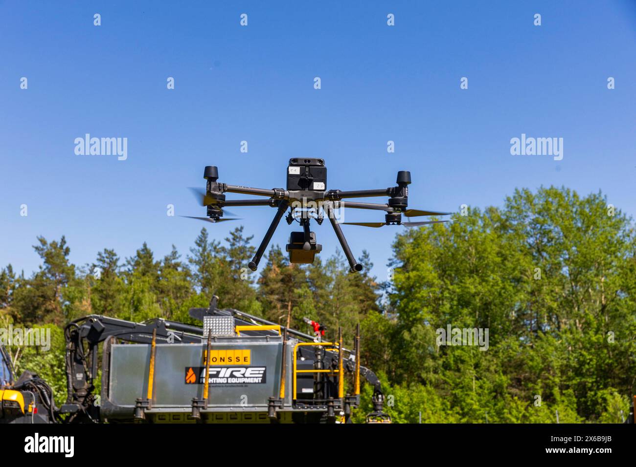 Mit geländegängiger Großtechnik gegen Waldbrände Sachsenforst hat ein ...