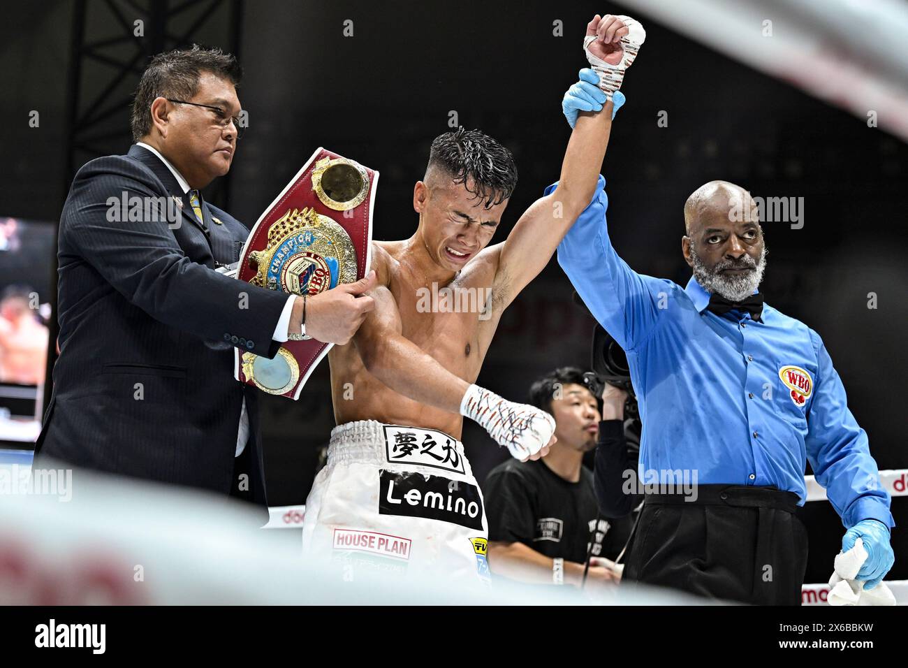 New champoion Yoshiki Takei of Japan won the WBO world bantamweight ...
