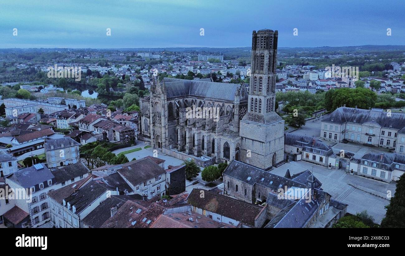 Cathedrale saint etienne de limoges hi-res stock photography and images ...