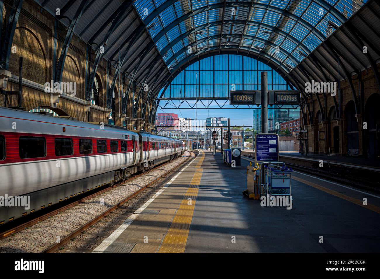 LNER Kings Cross London - LNER Train at London Kings Cross Station. LNER Azuma Train at London's ...