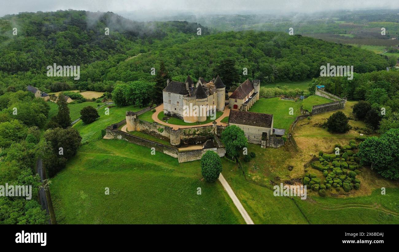 Drone photo fenelon castle france hi-res stock photography and images ...