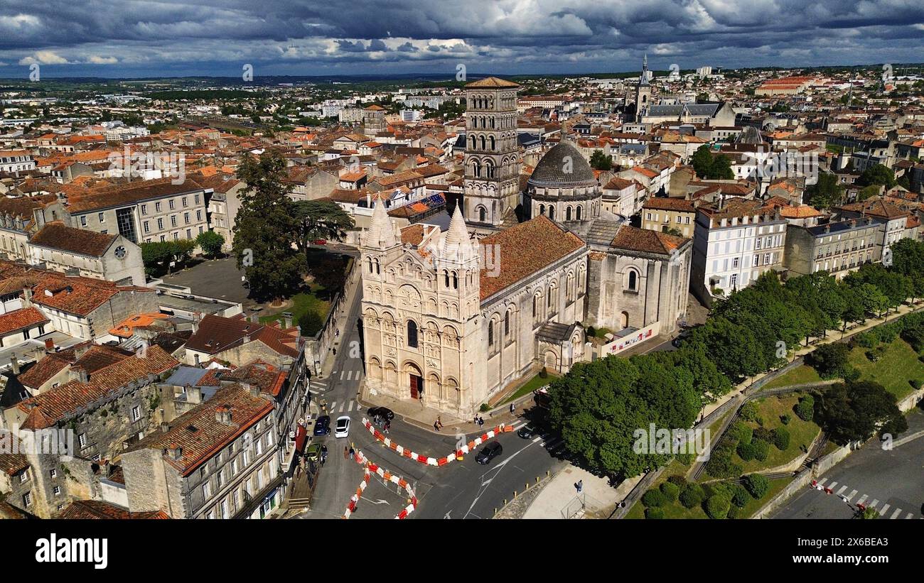 Cathedrale saint pierre angouleme france hi-res stock photography and ...