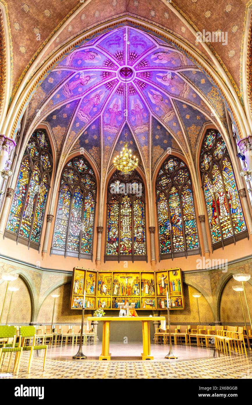 Gothic architecture interior hi-res stock photography and images - Alamy