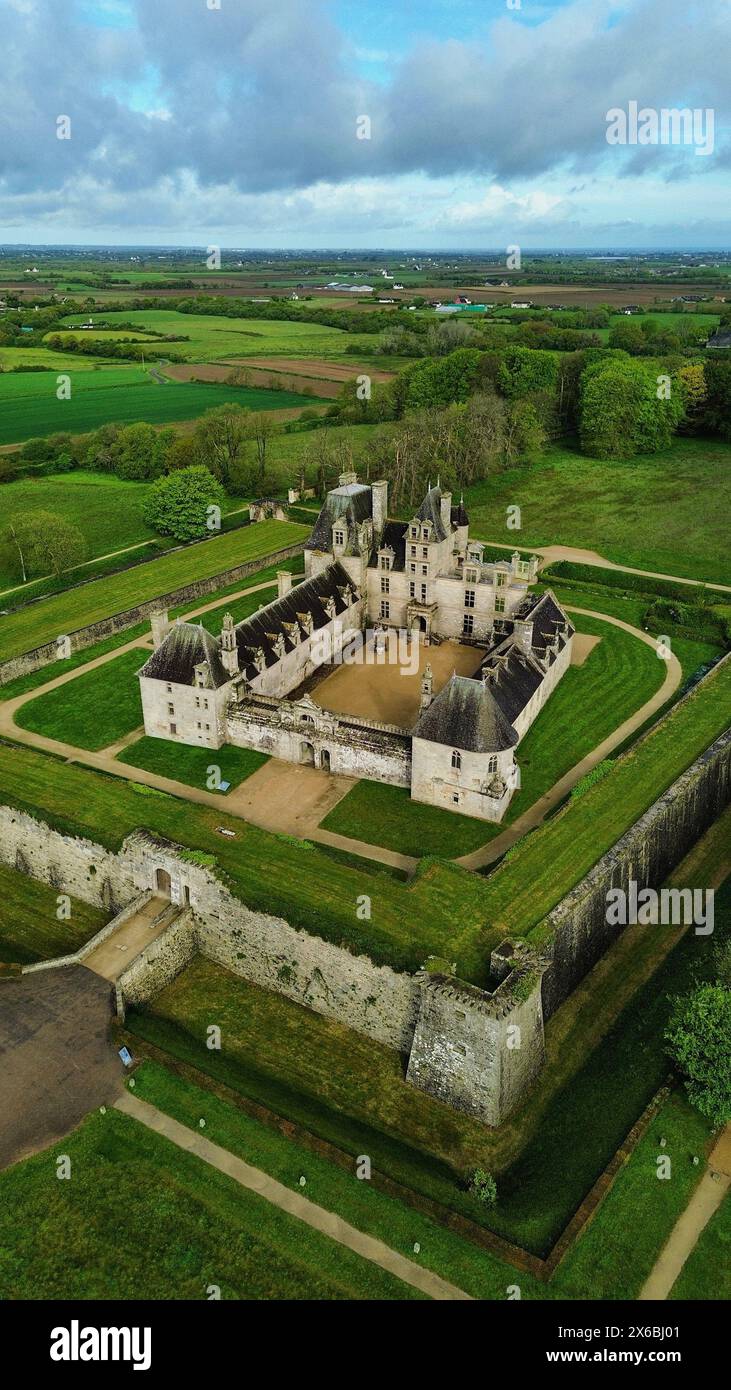 Aerial view french castle hi-res stock photography and images - Alamy