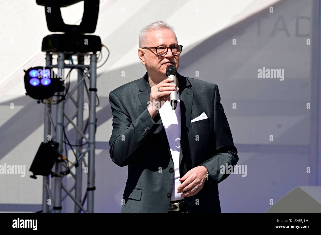 Gerd Christian bei der Sommergarten-Show auf der Freilichtbühne im ...