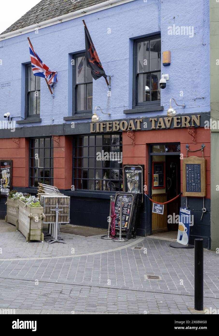 Pembrokeshire tenby house pub st julians hi-res stock photography and ...