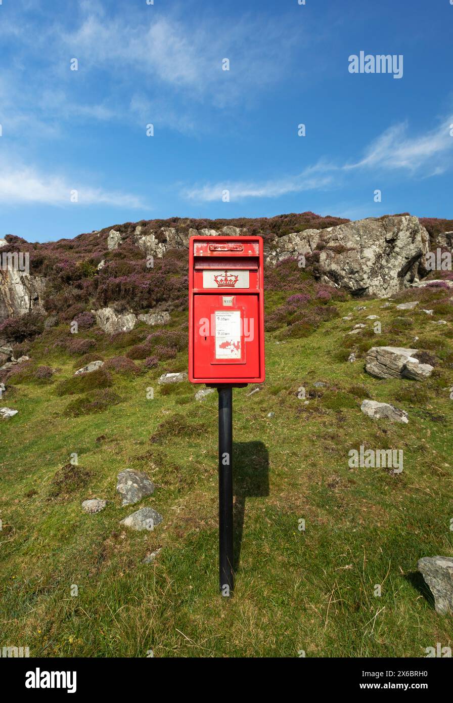 Royal mail post box scotland hi-res stock photography and images - Alamy