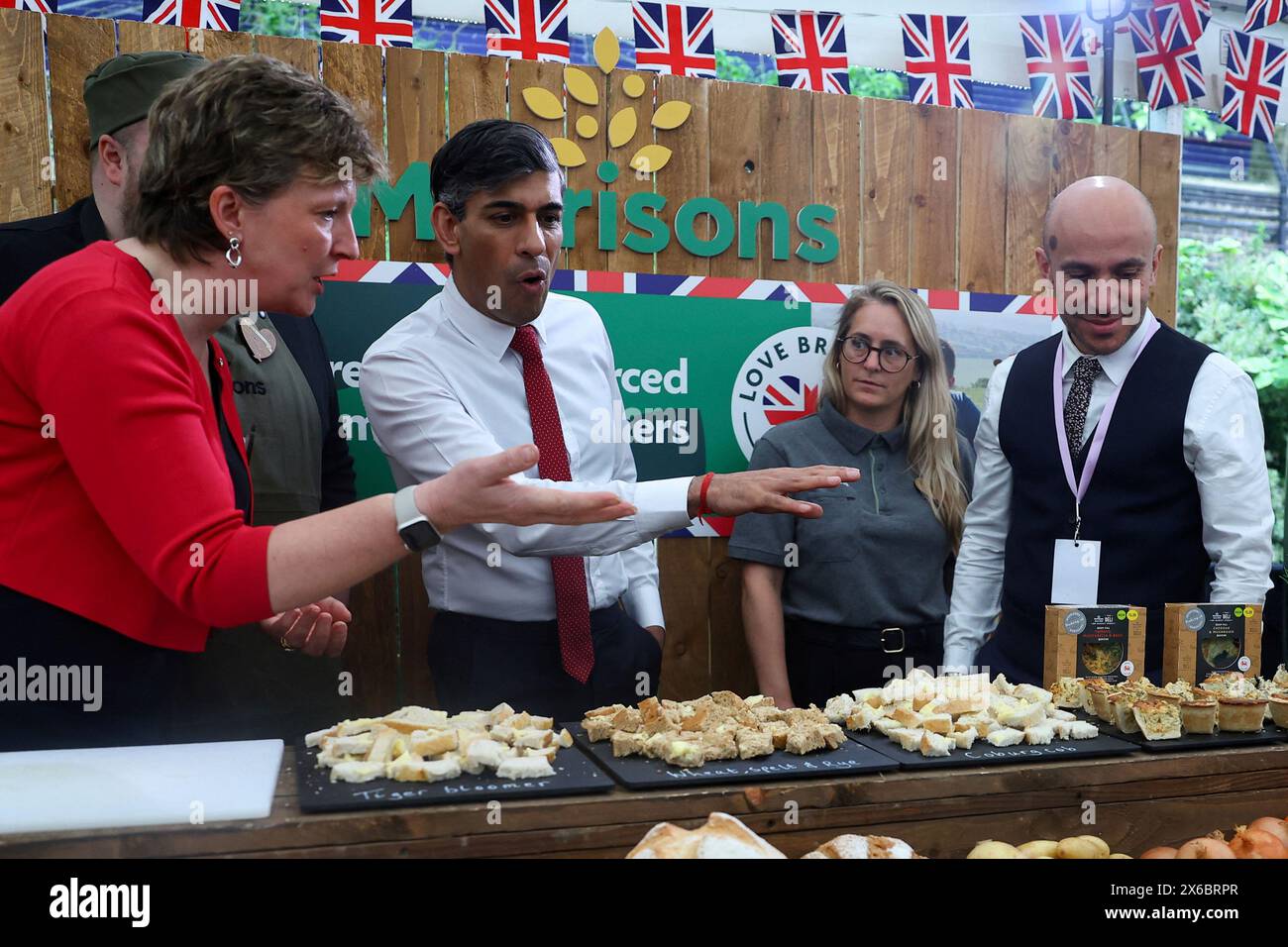 British Prime Minister Rishi Sunak talks to employees of Morrison ...