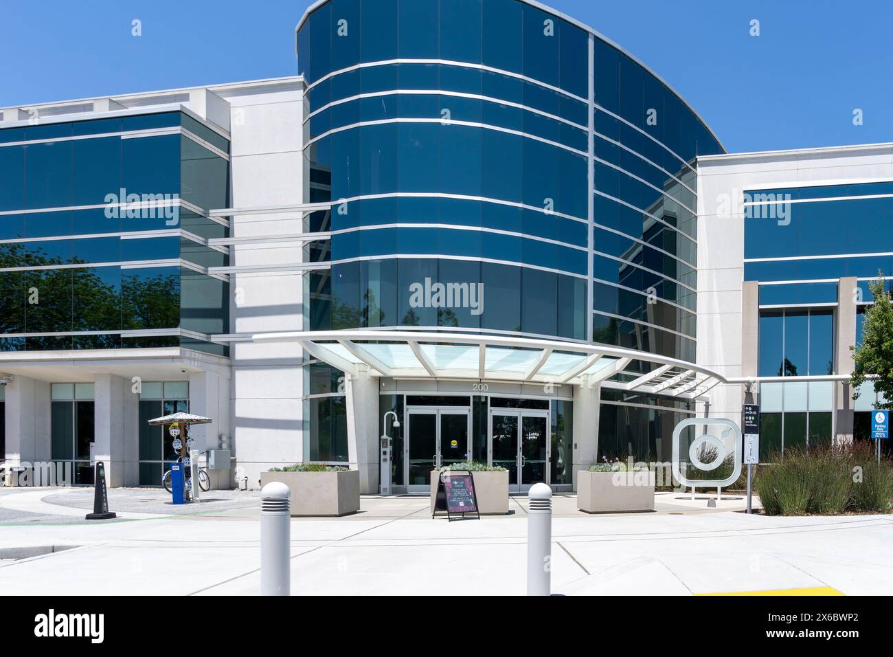 Meta platforms headquarters hi-res stock photography and images - Alamy