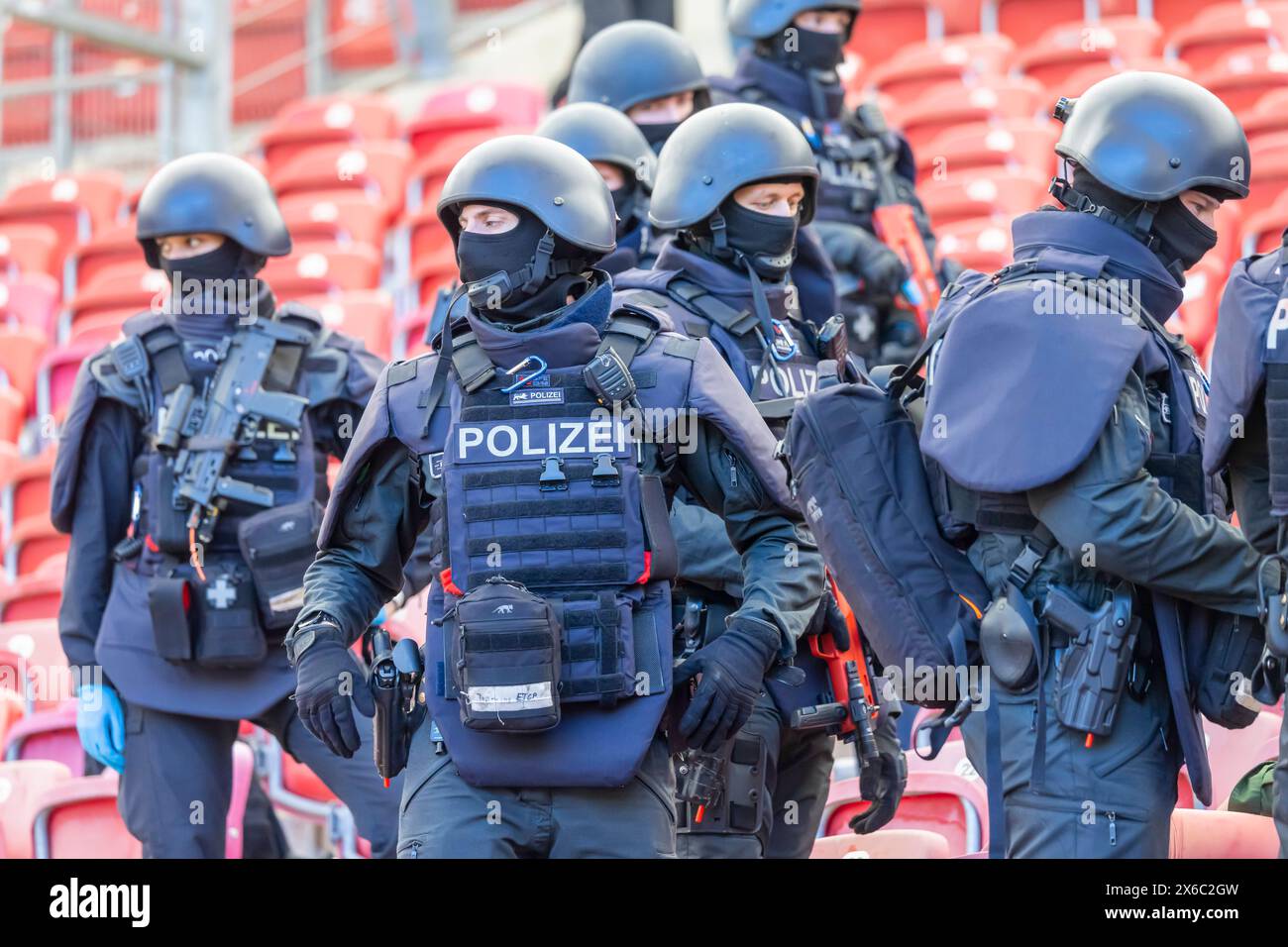 Anti-Terror-Übung der Polizei Baden-Württemberg im Fußballstadion. Im ...