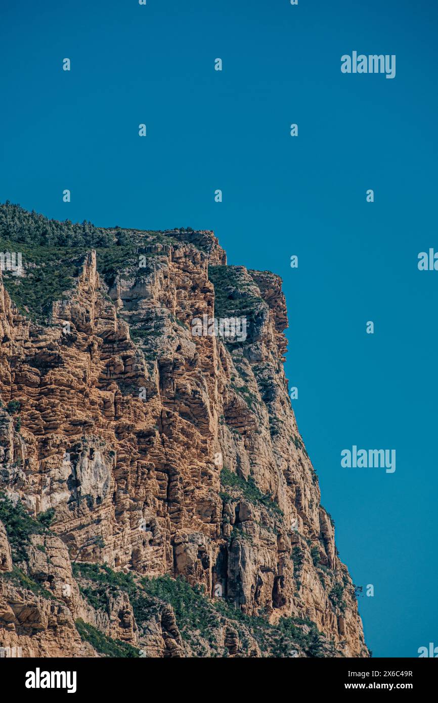 Cliffside vegetation hi-res stock photography and images - Alamy