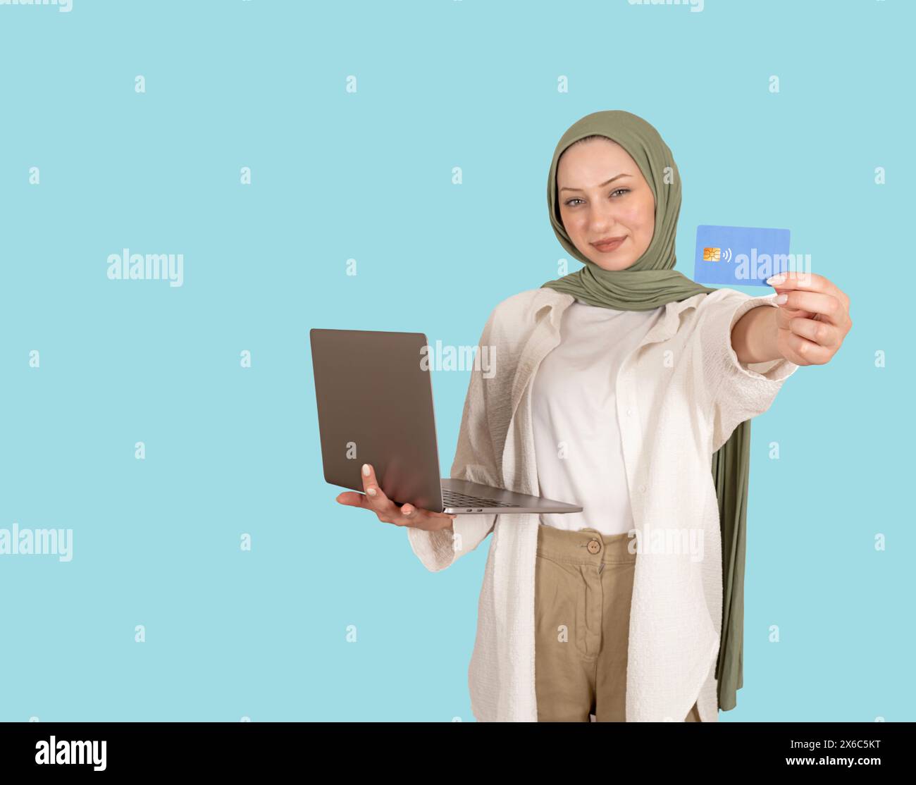 Woman holding blue credit card hi-res stock photography and images - Alamy