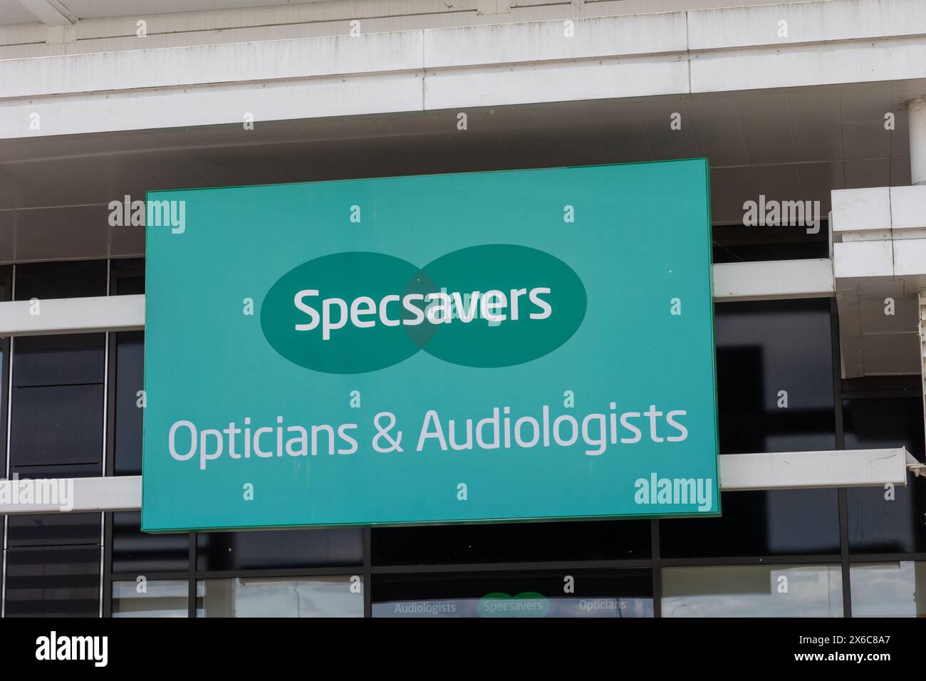 Specsavers sign logo hi-res stock photography and images - Alamy