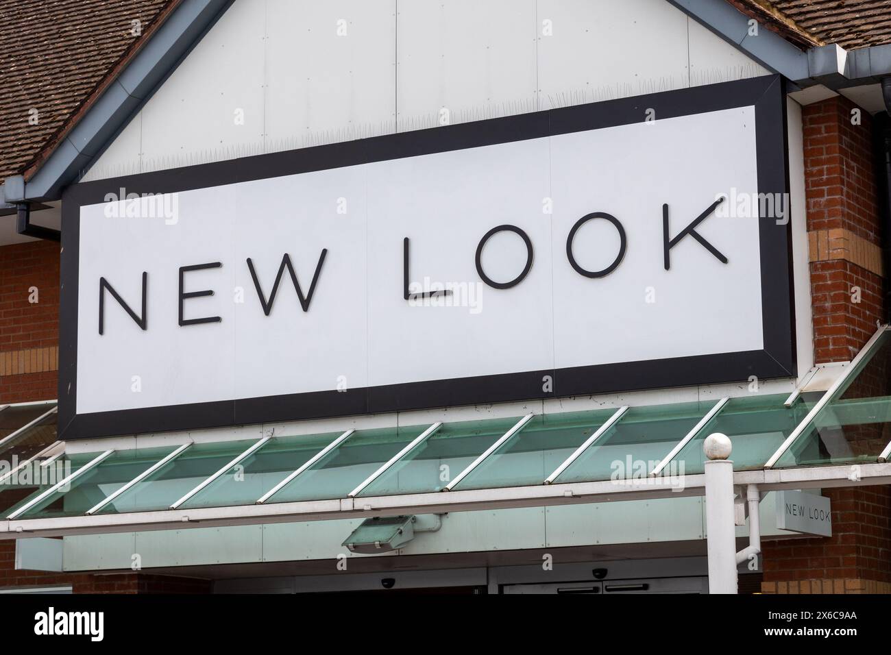 New Look store signage Stock Photo - Alamy
