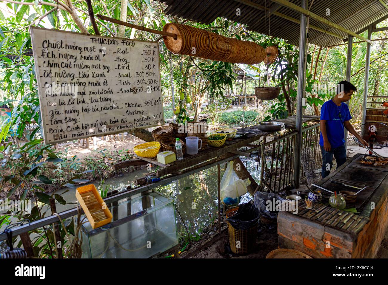 A street food restaurant of Cai Rang in Vietnam Stock Photo - Alamy