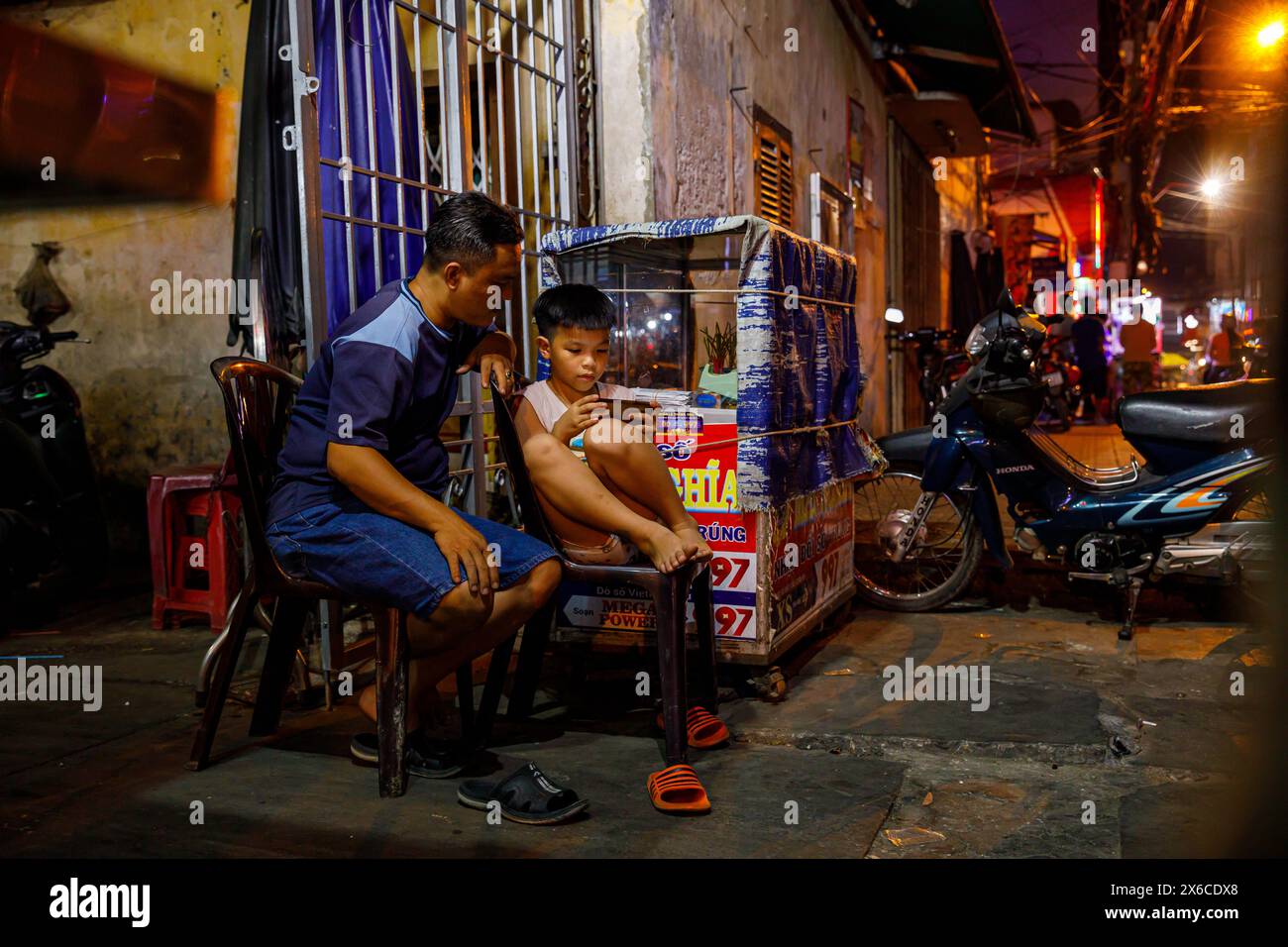 A street food restaurant of Cai Rang in Vietnam Stock Photo - Alamy