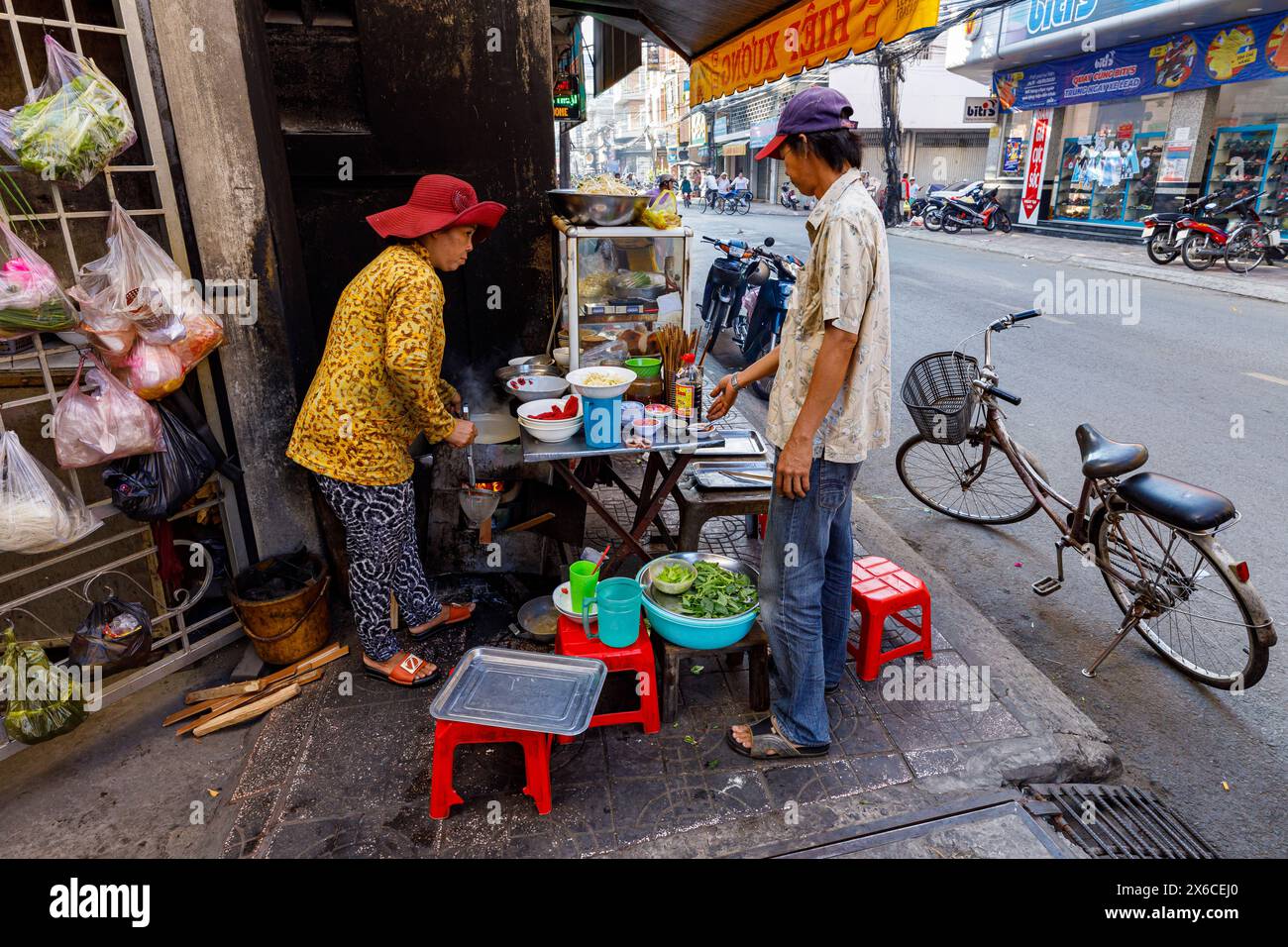 A street food restaurant of Cai Rang in Vietnam Stock Photo - Alamy