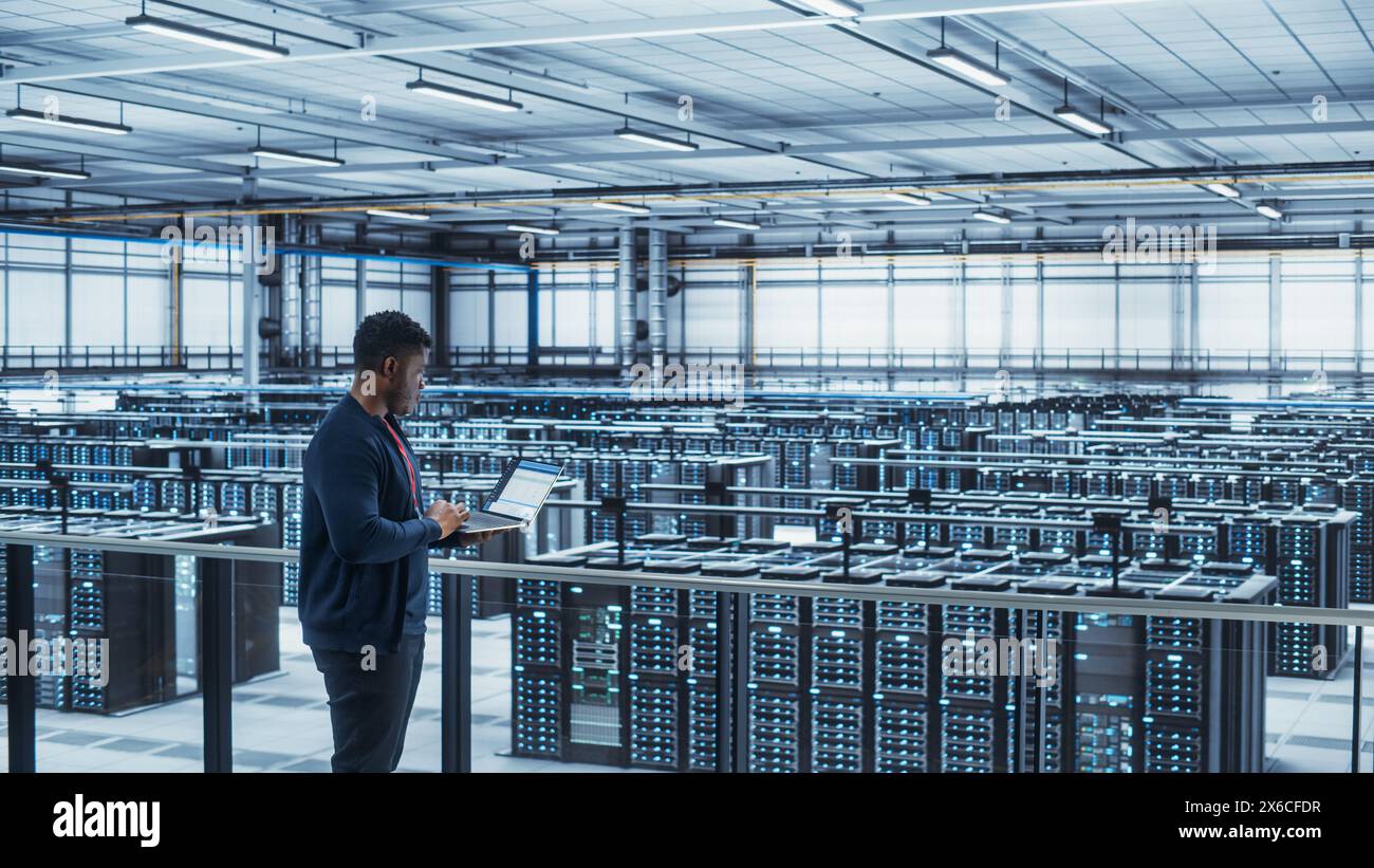 Black technician network racks hi-res stock photography and images - Alamy