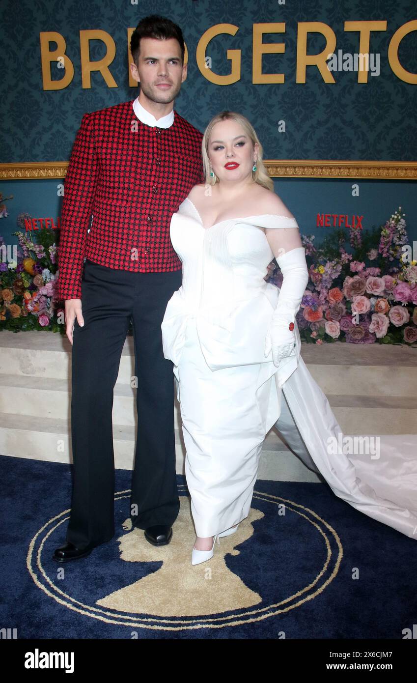 Nicola coughlan luke newton bridgerton hi-res stock photography and ...