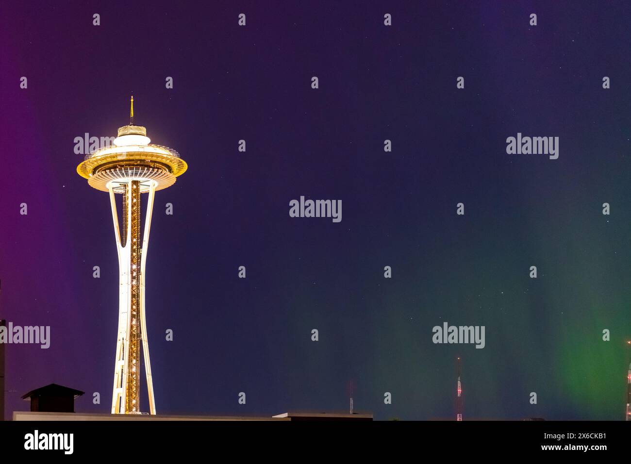 Seattle, USA. 10th May 2024. Just before midnight the Aurora Borealis ...