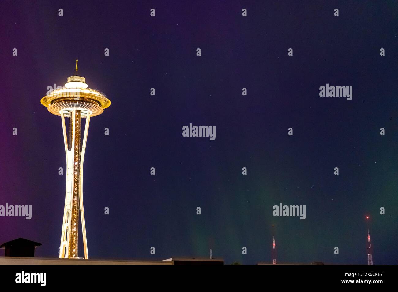 Seattle, USA. 10th May 2024. Just before midnight the Aurora Borealis ...