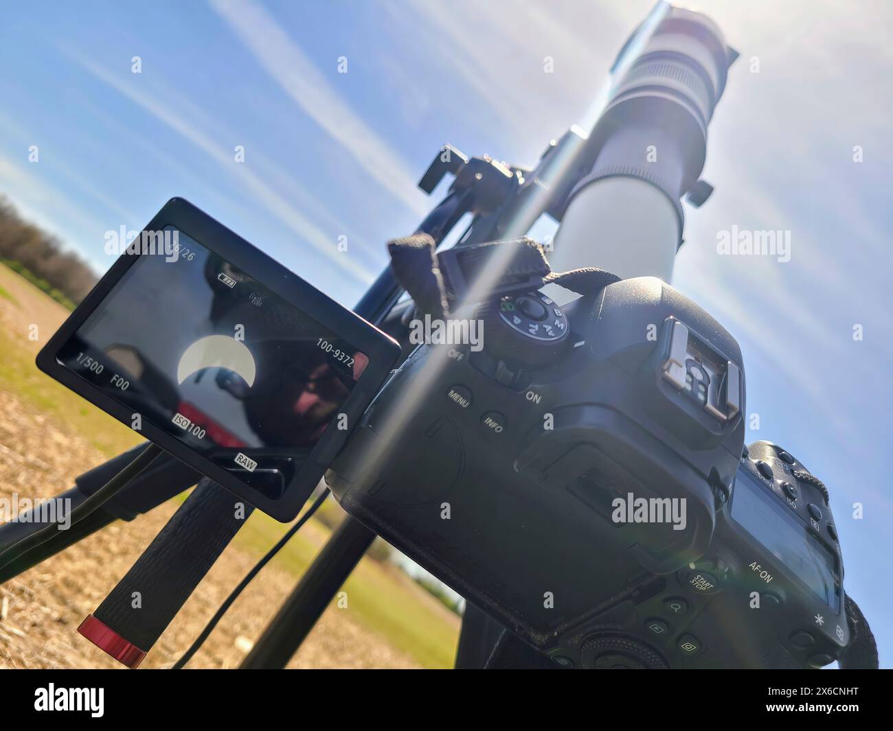 DSLR Camera Captures Eclipse with Telephoto Lens, Outdoor Setup Stock ...