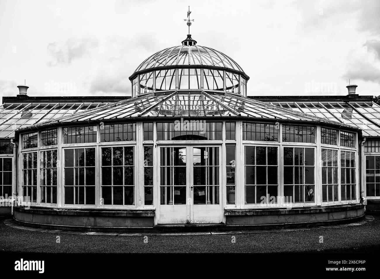 Glasshouse chiswick house gardens hi-res stock photography and images ...