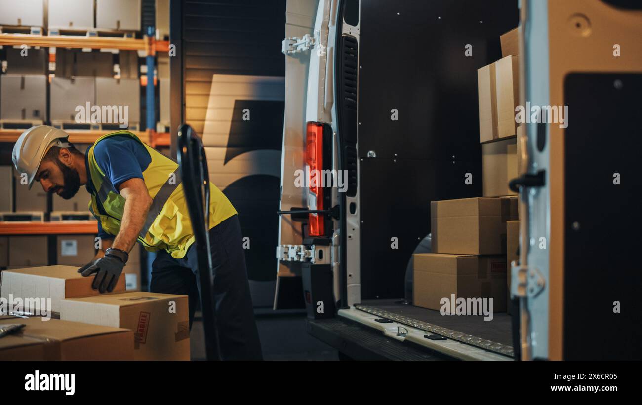 Delivery hero worker hi-res stock photography and images - Alamy